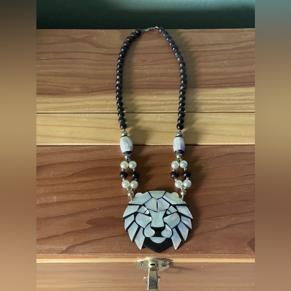 Lee Sands | Jewelry | Lee Sands Vintage Lion Head Mother Of Pearl Shell ...